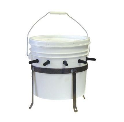 Feed Buckets, Pails & Pans
