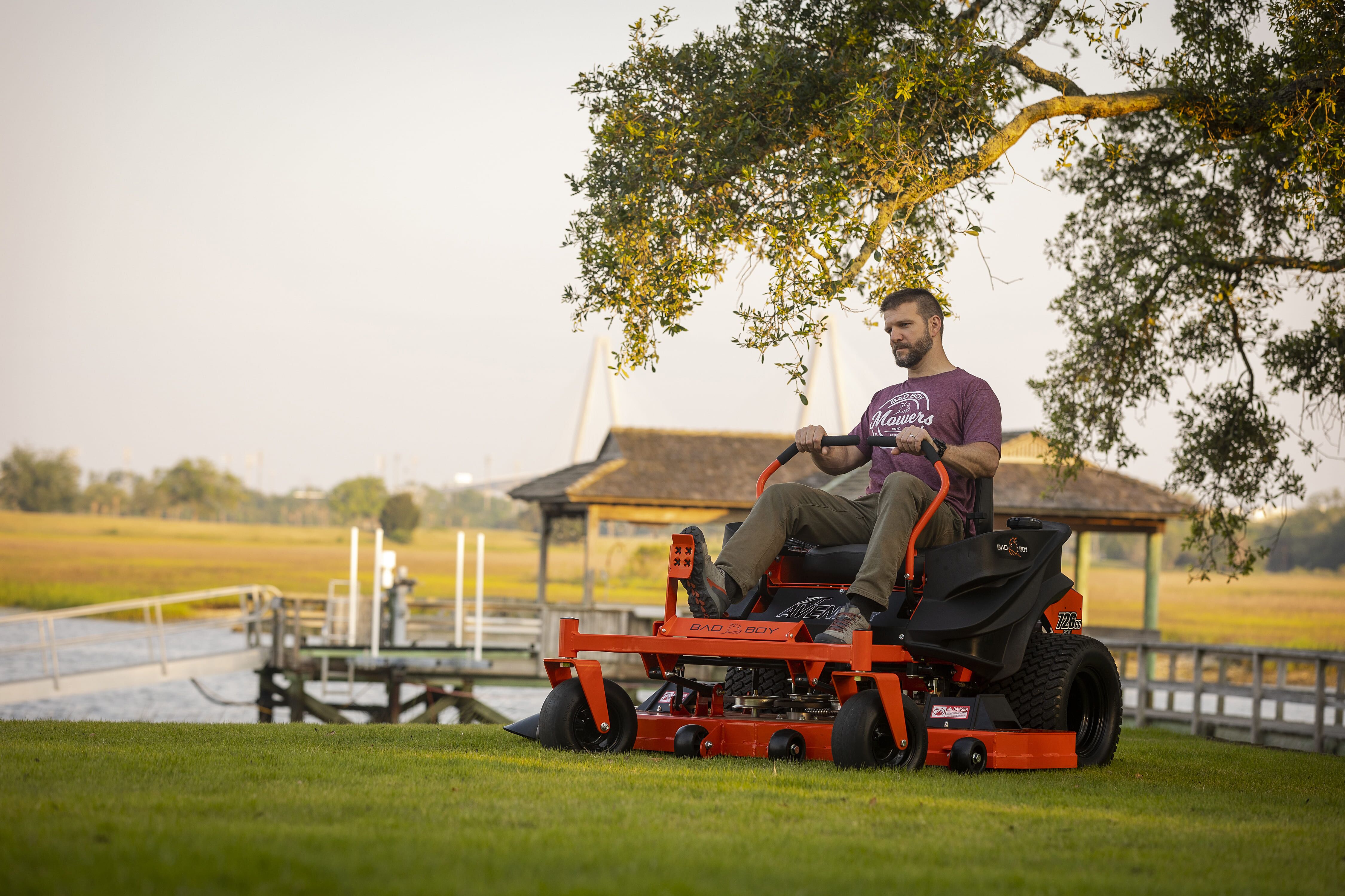 Bad Boy ZT Avenger Zero Turn Lawn Mower with 60" Deck and 725cc Kohler ...