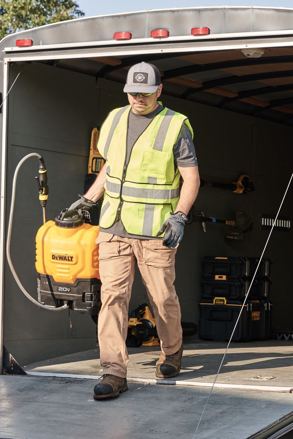 Dewalt 4 Gallon Cordless Backpack Sprayer