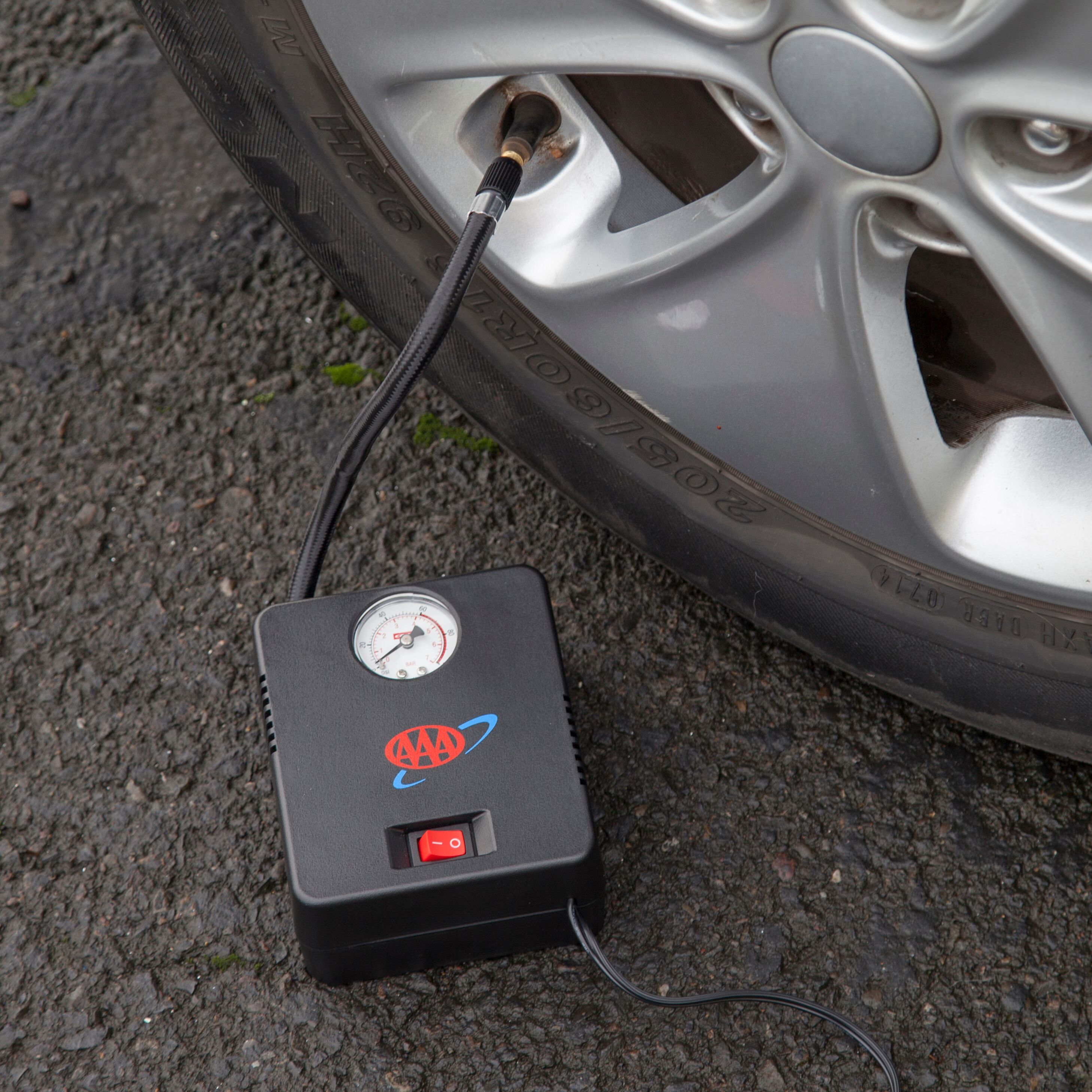 Lifeline 12 Volt DC AAA Mini Air Compressor