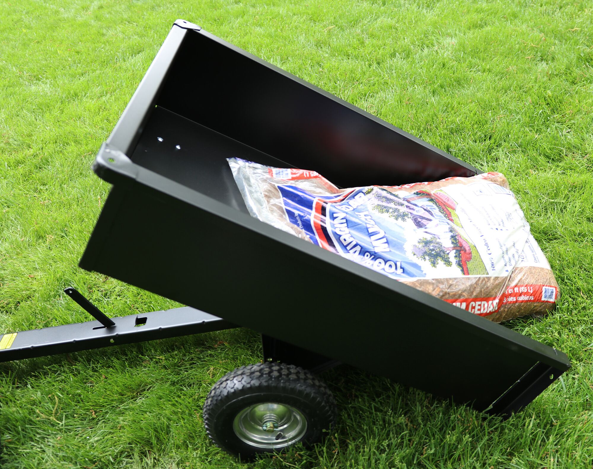 Milwaukee 7 cu ft 500 lb Steel Dump Cart